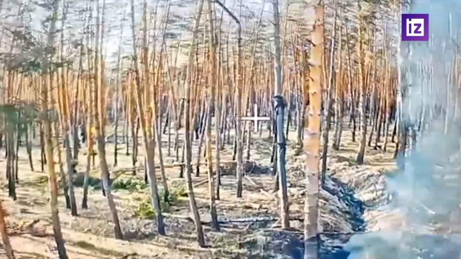 Уничтожение танка ВСУ Fpv дроном на оптоволокне Видео Известия 10