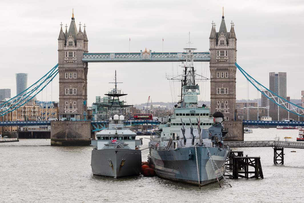 Out of the wake: how the era of greatness of the British Navy ended ...