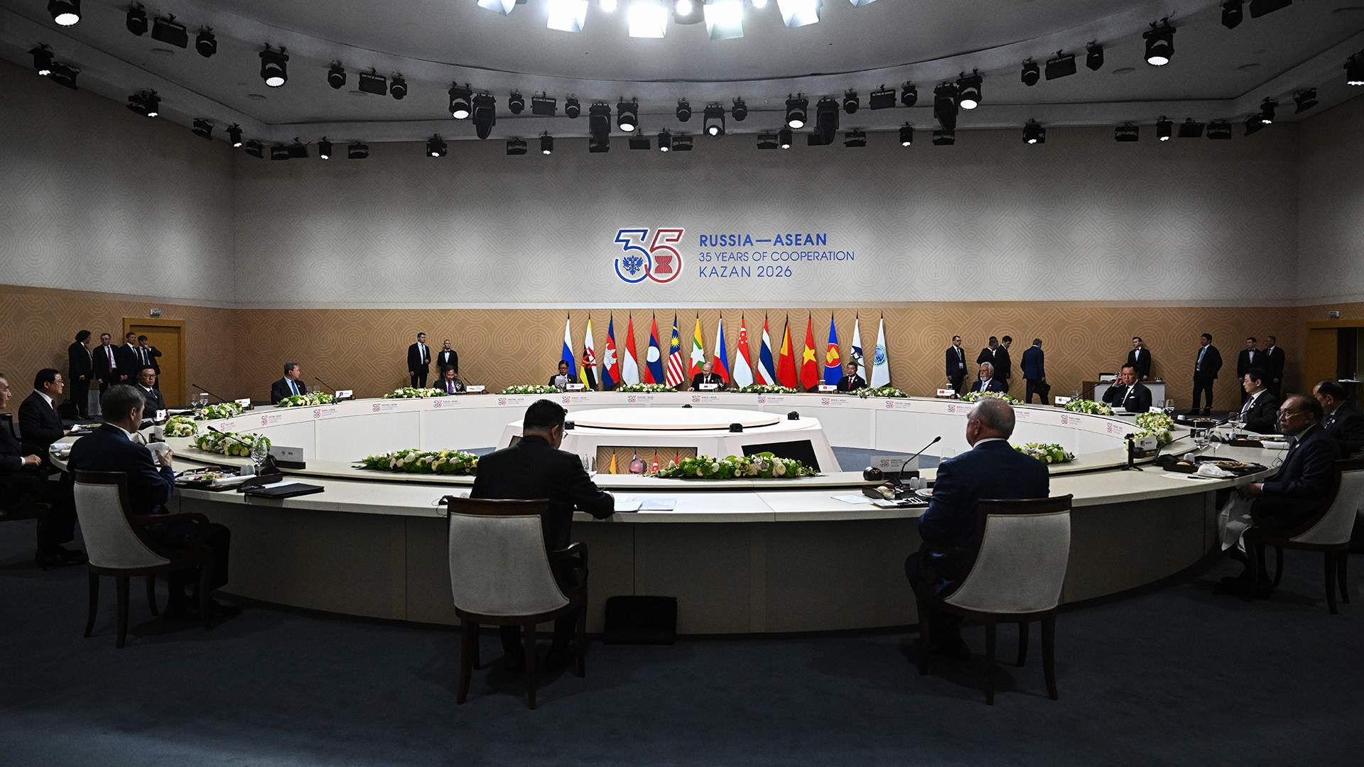 Южный акцент: Россия предложила АСЕАН переходить на расчеты в ...