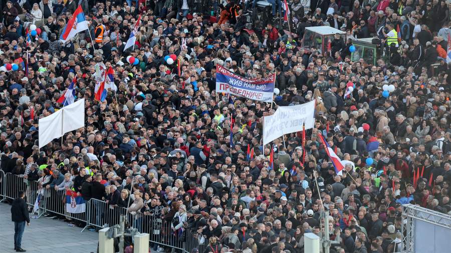 Protests in Serbia today and a rally in support of the authorities on ...