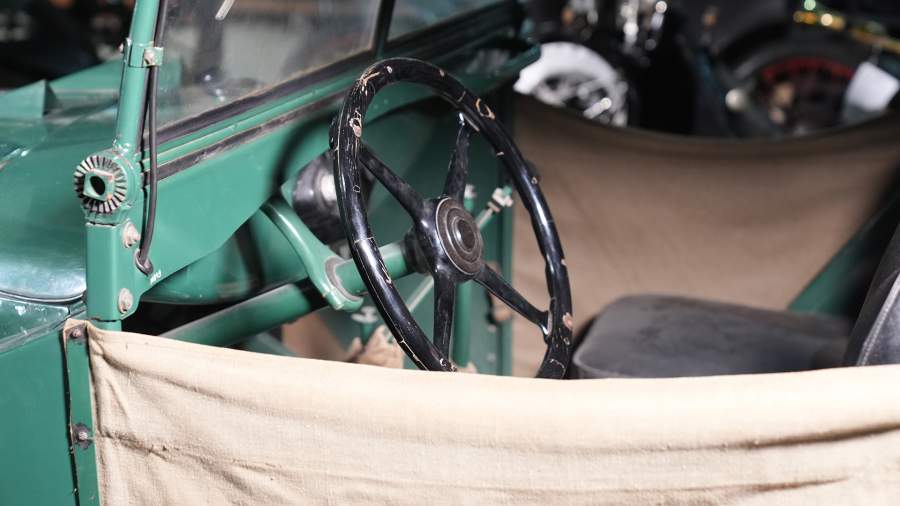 In the case of equipment: a photo sniper, a front-line cinema camera ...