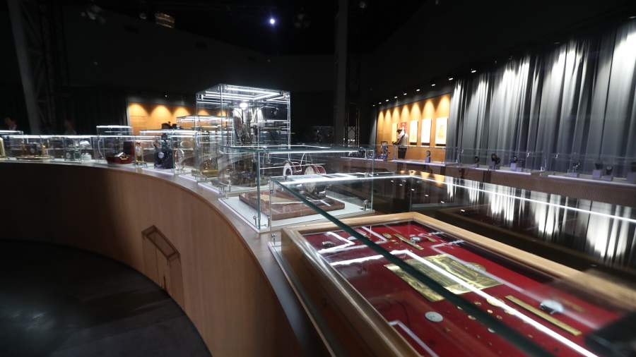 Time machines: the most unique clockwork mechanisms will be shown in ...