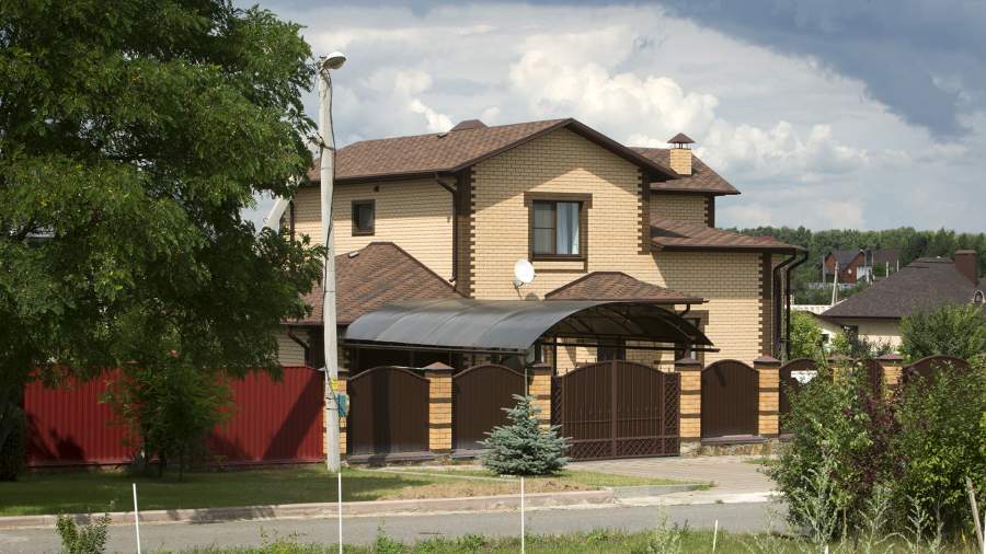 The House Curtain: Russians are being lured into "cottage" pyramids ...