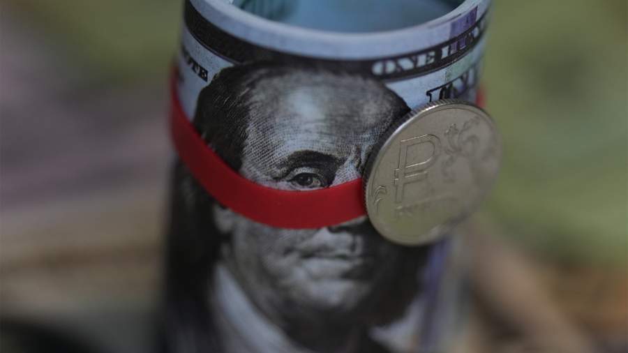 Roller coaster: in summer, a dollar will cost an average of 78 rubles ...