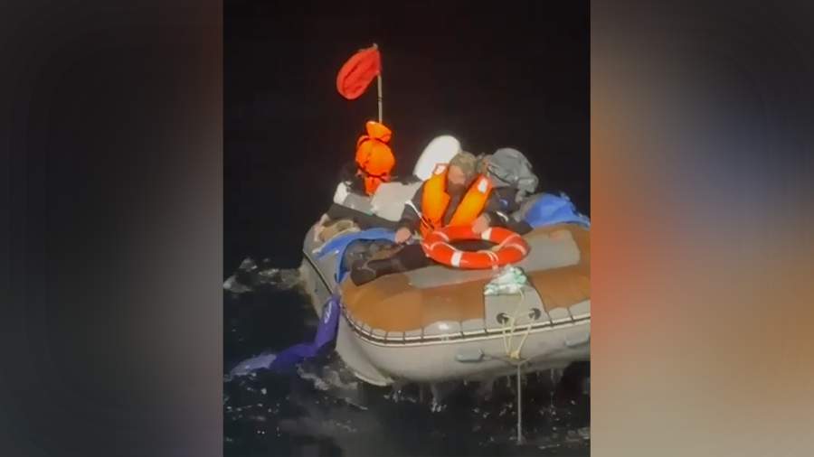 Друг выжившего в Охотском море мужчины рассказал о поисках пропавших ...