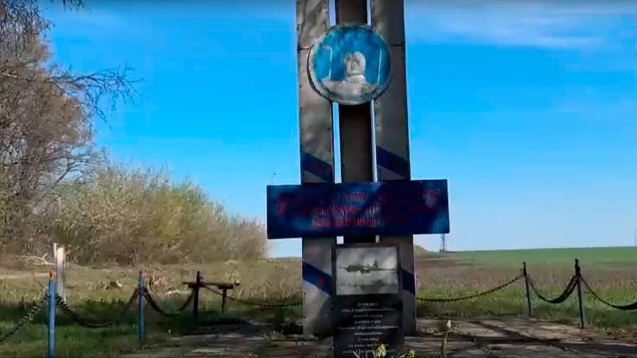Fighters of the North group restored the damaged WWII monument in the ...