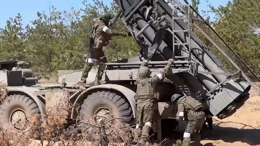 The calculation of the Hurricane MLRS destroyed the temporary ...