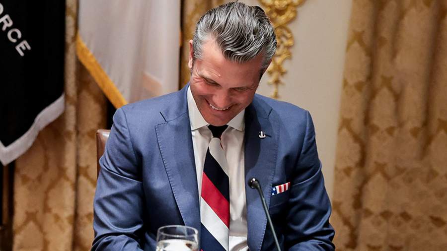 Vance reacted to the tie of the head of the Hegset painted in the ...