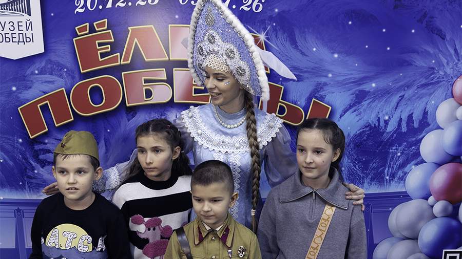 The "Congratulate Santa Claus" campaign was held at the Victory Museum ...