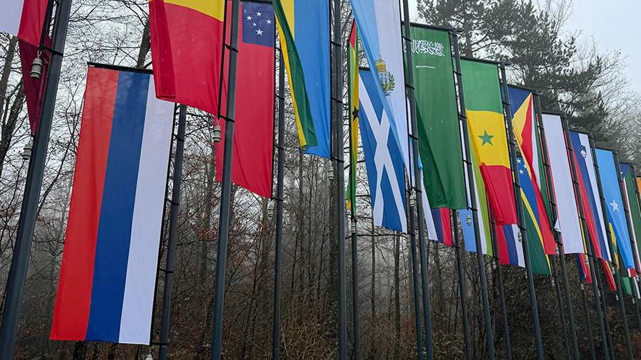 The Russian flag was lowered at the FIFA headquarters in Zurich in ...