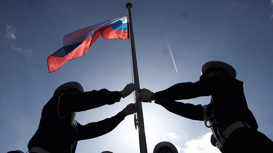 The Russian Federation will legislate the raising of the Russian flag ...