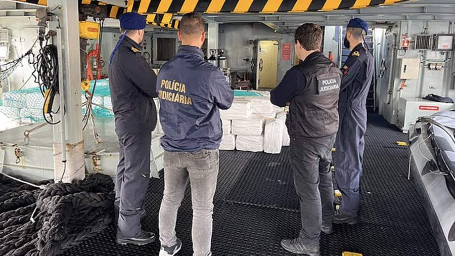 The Daily Mail reported on the interception of a drug mafia submarine ...