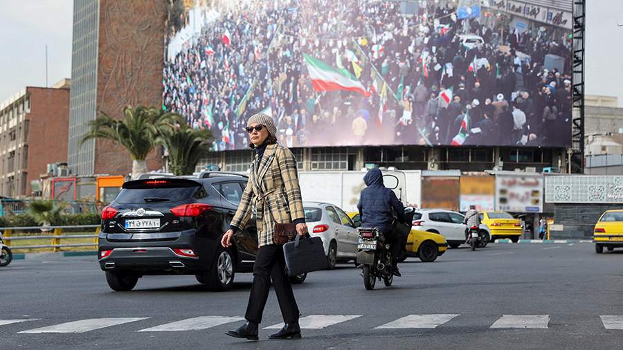 Experts considered the chances of the deposed shah's son coming to ...