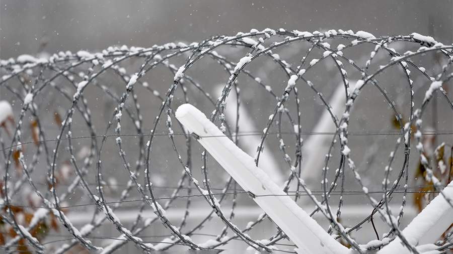 The media reported on the escape from custody of eight dangerous ...