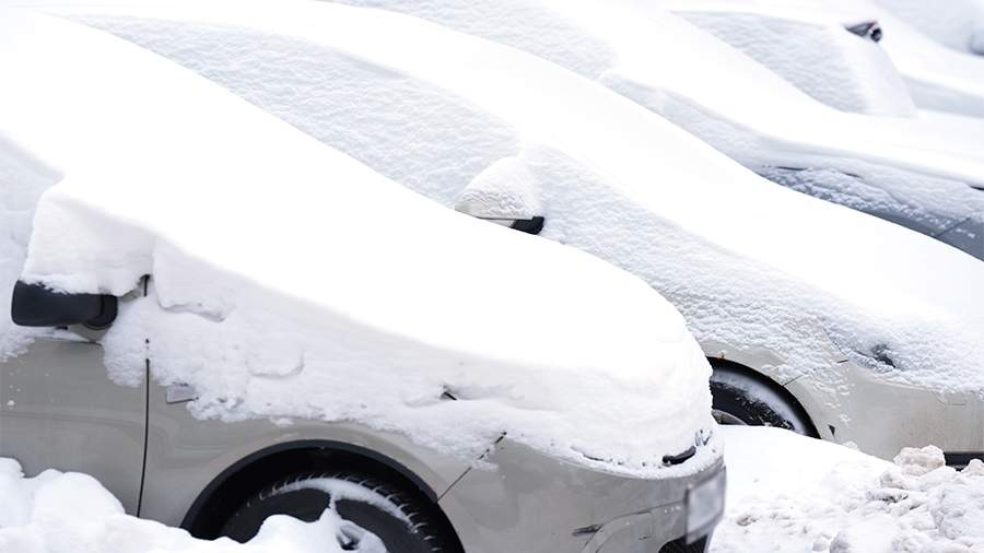 The expert explained the danger of parking the car under the snow for a ...