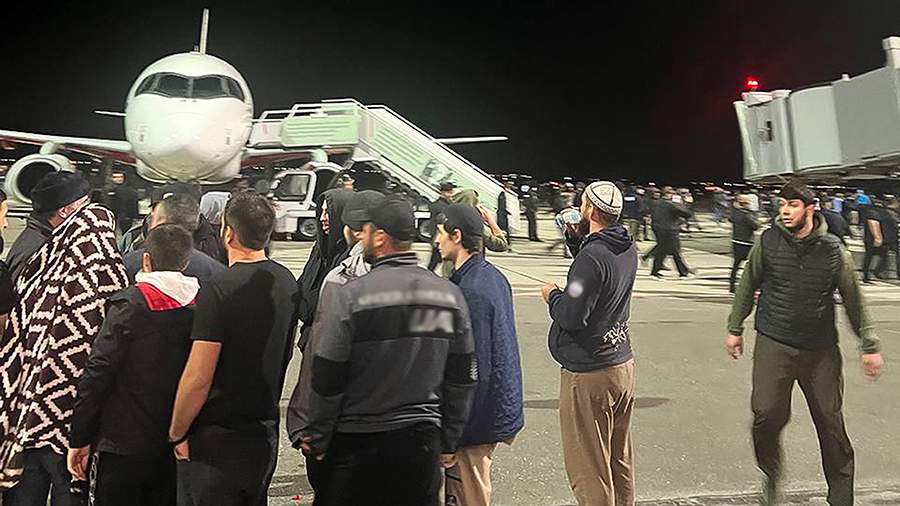 Rioters at Makhachkala airport checked passengers' passports | Society ...
