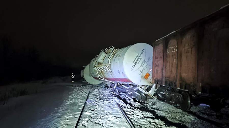 Freight train with 71 wagons derailed in Tula region | News | Izvestia ...
