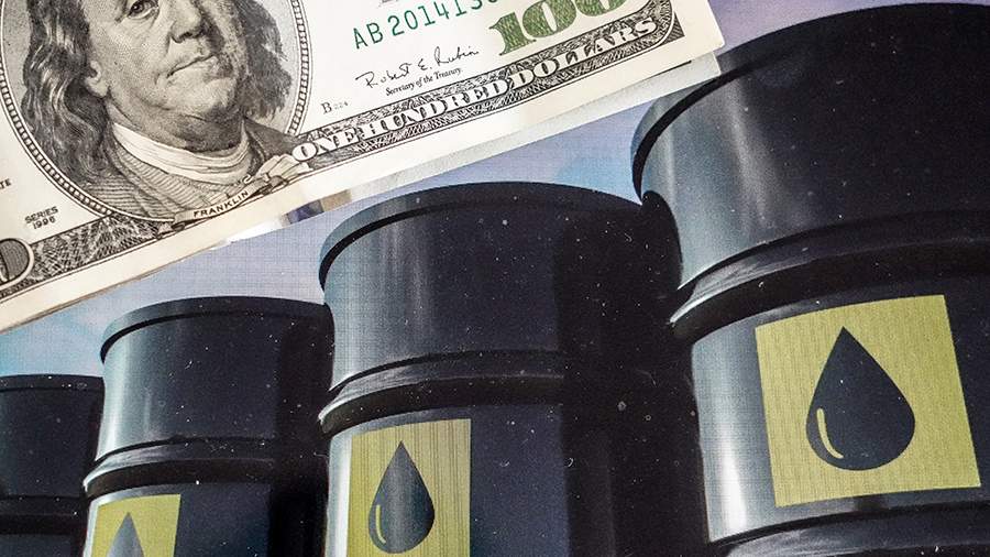 Bloomberg reported a drop in oil prices below $100 after a sharp rise ...