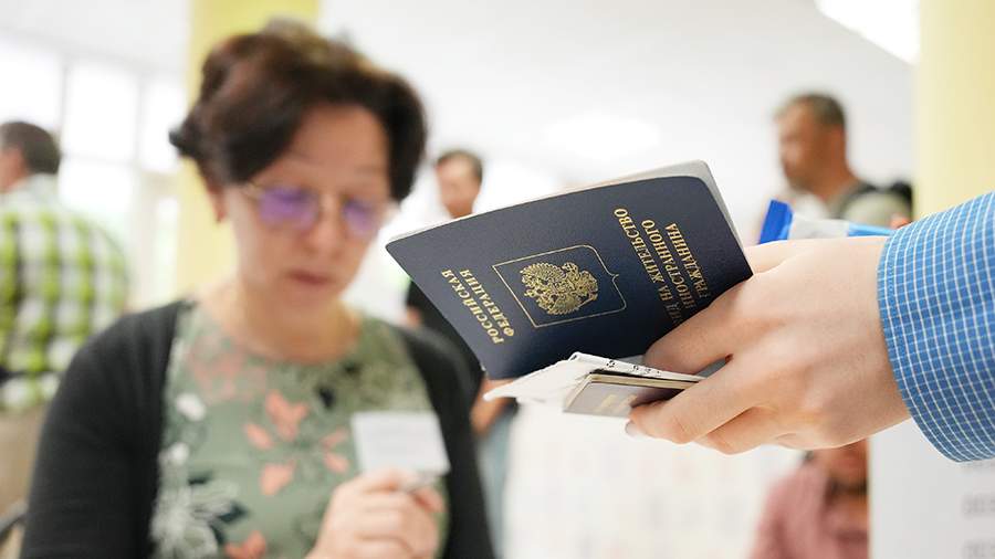 In the Russian Federation, the fee for obtaining a residence permit for ...