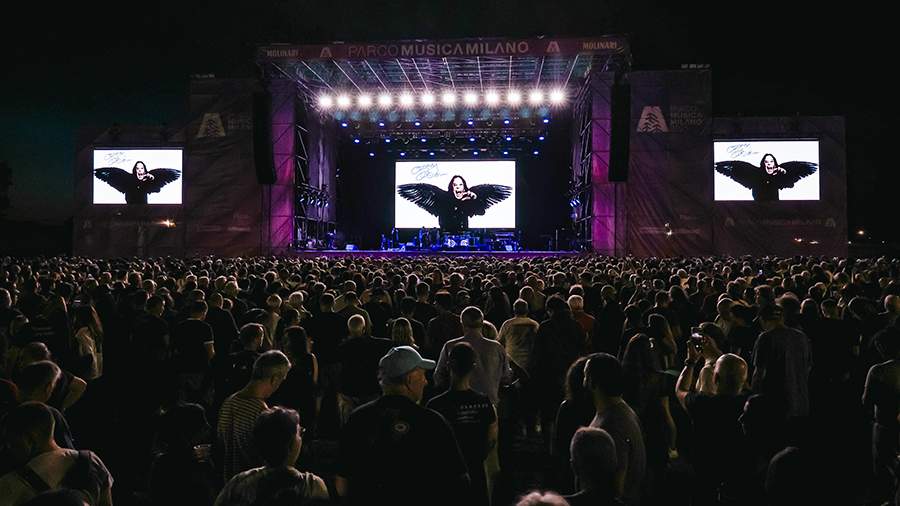 The US Congress presented the award to the family of Ozzy Osbourne ...
