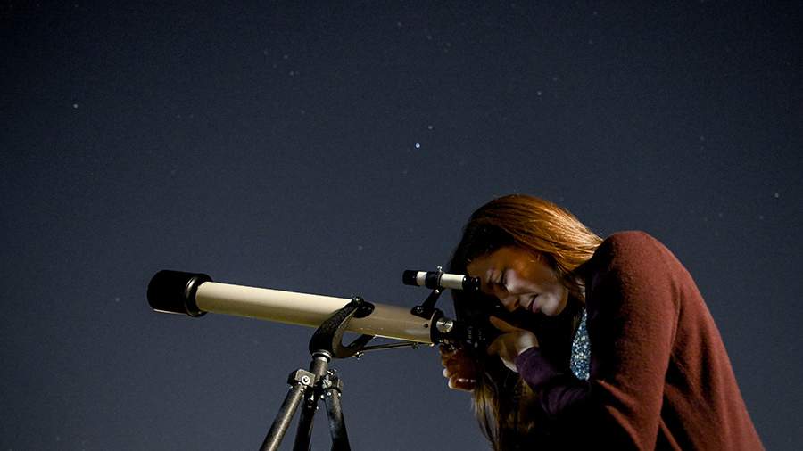 The lecturer of the planetarium announced the parade of three planets ...