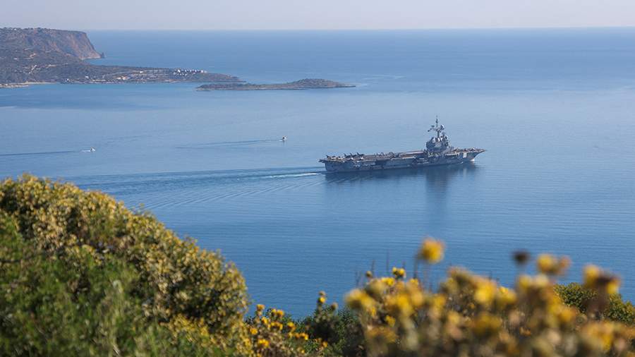 The French aircraft carrier Charles de Gaulle headed towards the Strait ...