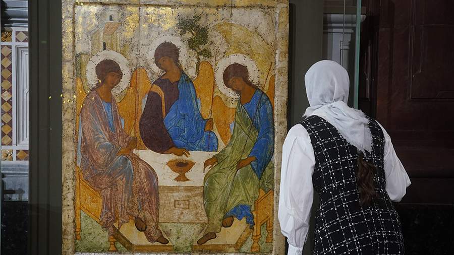The priest spoke about the main traditions of the Trinity | Society ...