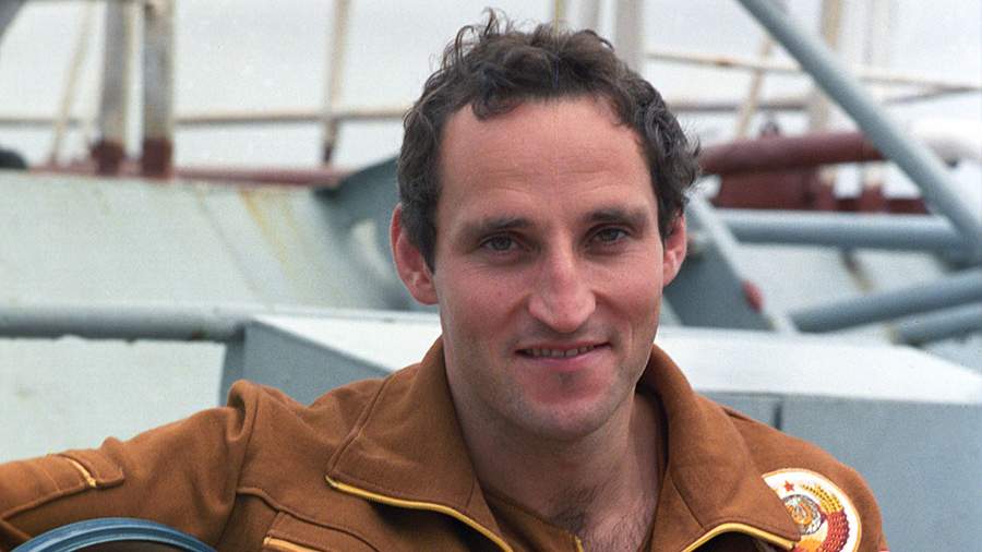 The Austrian cosmonaut called Soviet colleagues Volkov and Krikalev ...