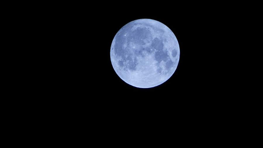 Russians were given the best points and time to observe the Blue Moon ...