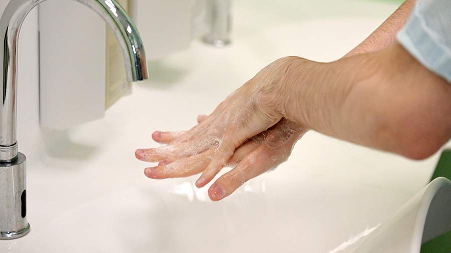 The bacteriologist reminded about the risks of hand transmission of ...