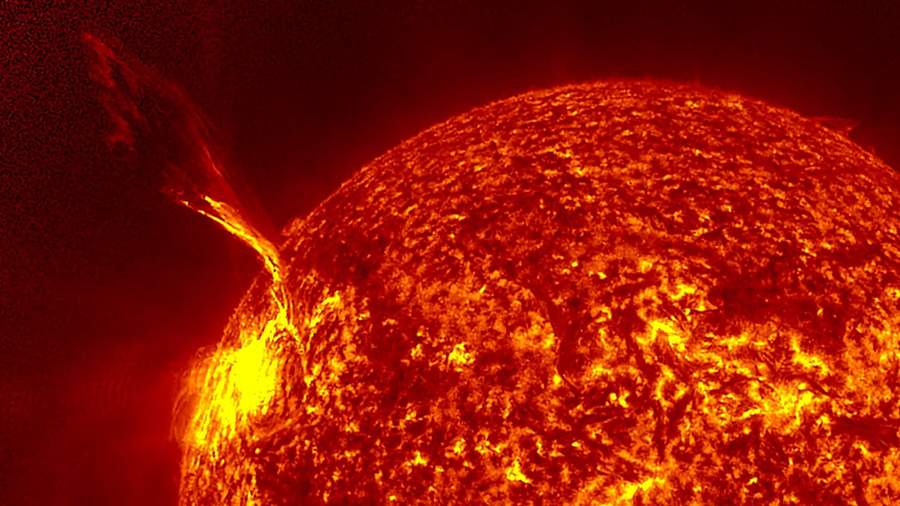 Scientists of the IKI RAS reported an impressive explosion on the Sun ...