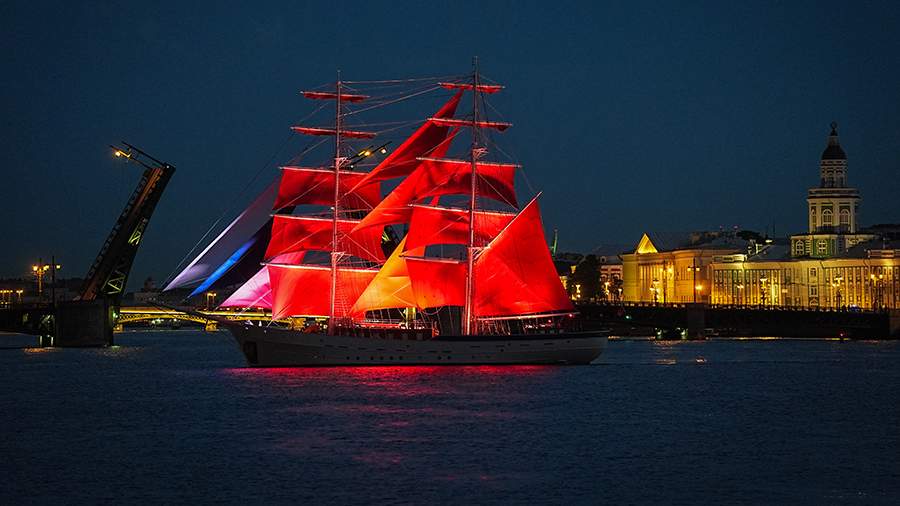 The Brig Rossiya held its first rehearsal in front of the Scarlet Sails ...