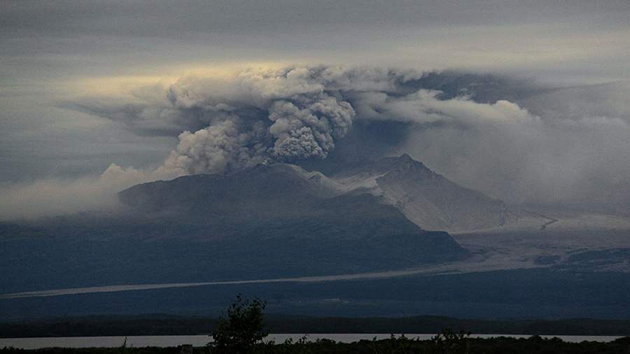 In Kamchatka, a volcano spewed ash to a height of 9 km. | News ...