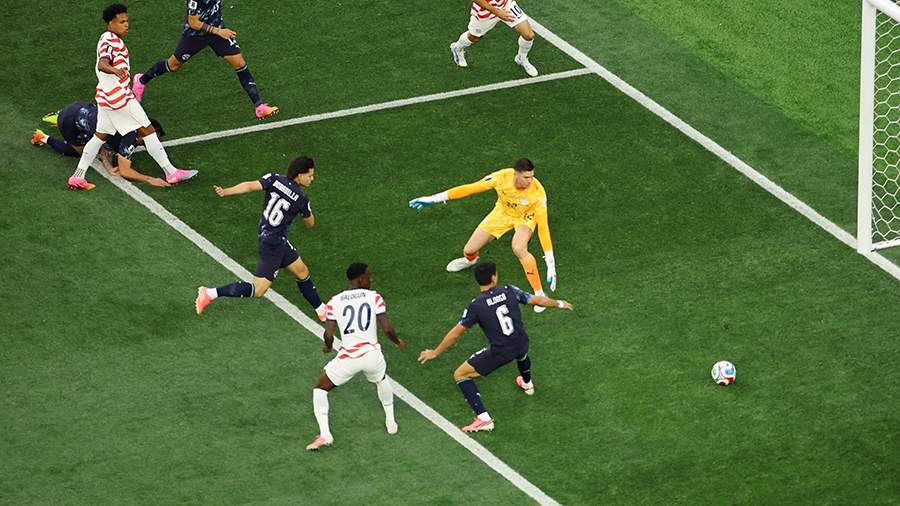 Paraguayan midfielder Bobadilla scored the first goal at the 2026 World ...