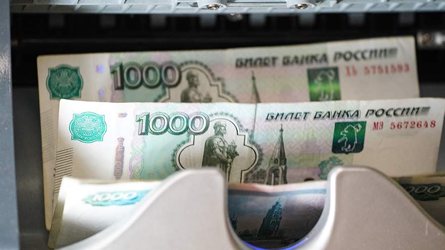 Russian industries with salaries above 200 thousand rubles in March are ...