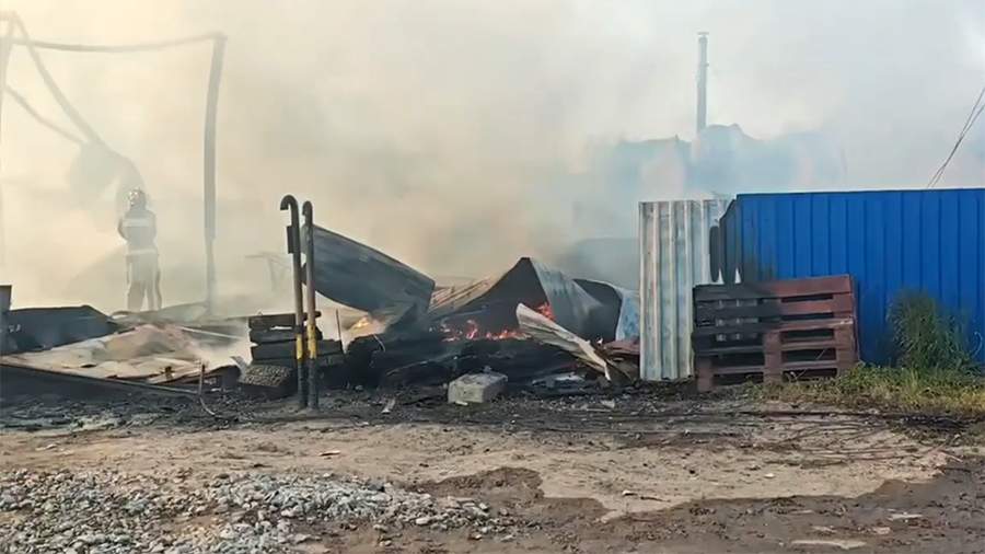 Private houses on an area of 1.5 thousand square meters caught fire in ...