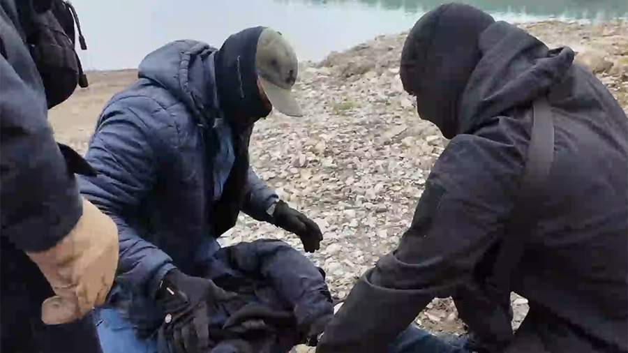 Footage of the detention of two Kiev military intelligence agents in ...