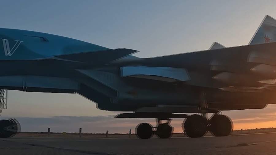 Экипажи Су-34 сбросами ОДАБ-500 уничтожили командный пункт ВСУ | Видео ...