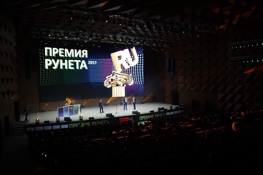 Iz.ru получил Премию Рунета | Фотогалереи | Известия